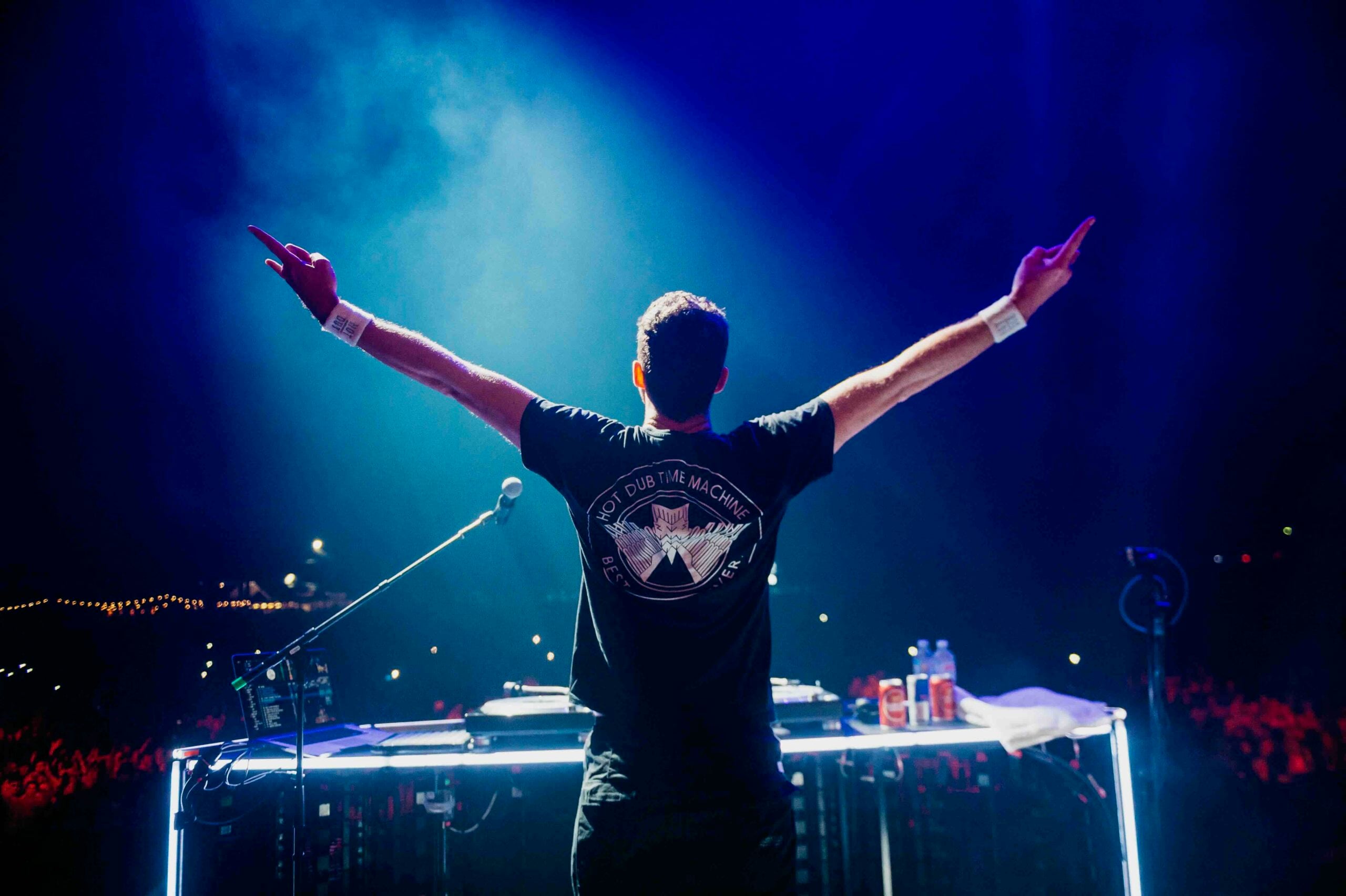 Hot Dub Time Machine - Comedy In the Vines